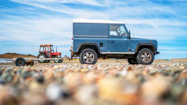 Incredible Footage of a Vintage Defender Taking On the Atlantic Ocean ...