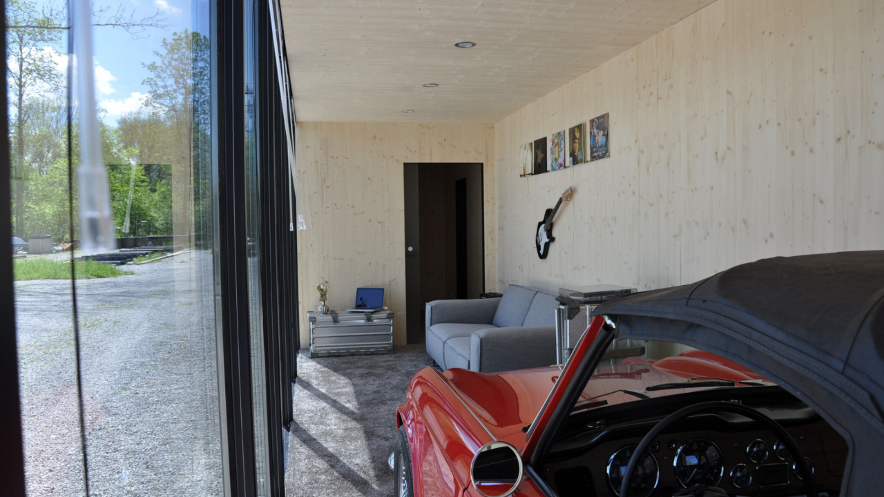 Someone Turned a Shipping Container Into the Drool-Worthiest Man Cave ...