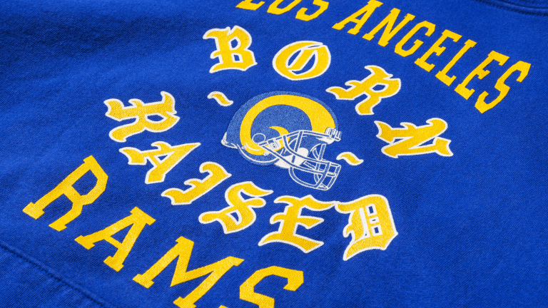 40％割引ホワイト系,L2021新商品 BORN X RAISED Los Angeles Rams コラボトレーナー スウェット トップス ...