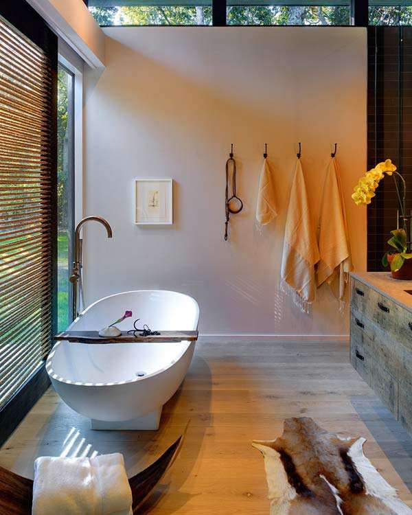 33 Extremely Cool Bathrooms - Airows