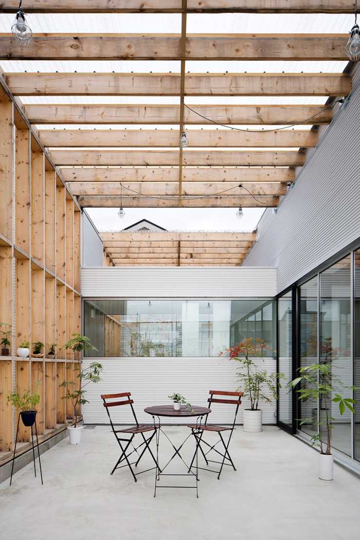 This Japanese Home Has A Stunning Transparent Garage - Airows