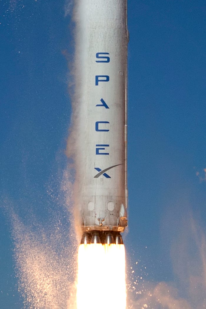 10 Fascinating Facts About SpaceX Airows 10-fascinating-facts-about-spacex-airows