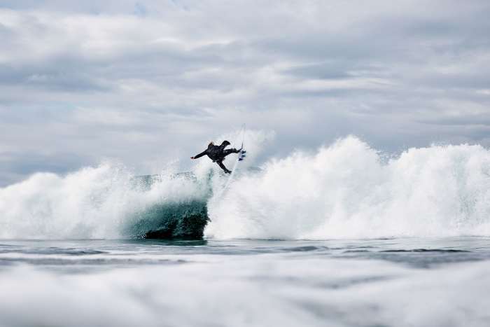 19 Photos Proving Few Things Are Cooler Than Surfing In A Tuxedo - Airows