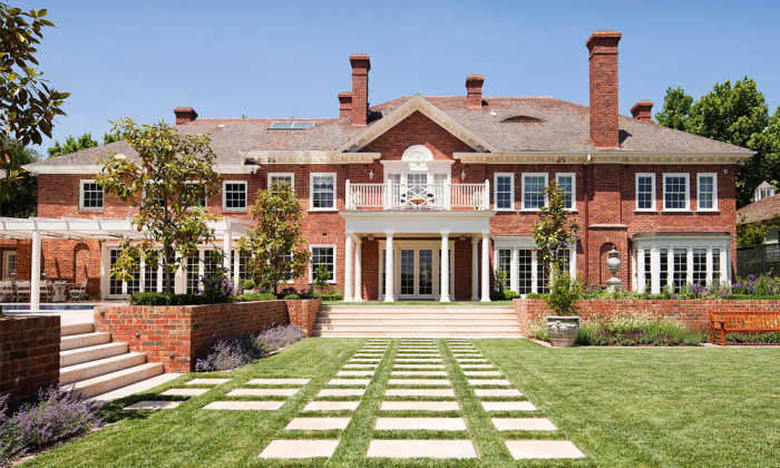 Awesome Dude Built Bruce Wayne's Garage From 'The Dark Knight' Under ...