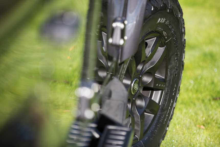 Feast Your Eyes on This Avant-Garde Custom Defender - Airows