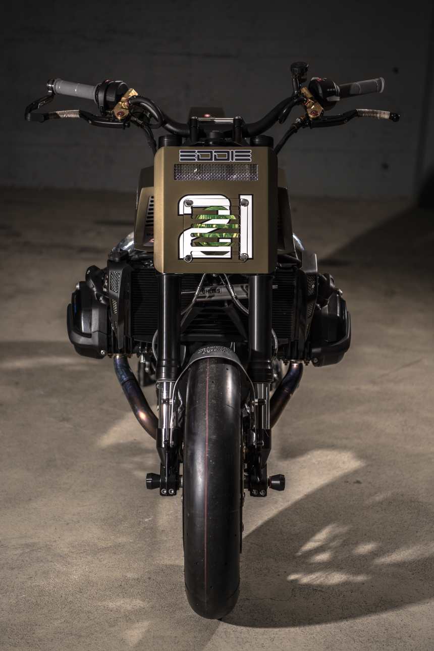 This Custom BMW R1200R Pays Homage to Racing Legend Eddie Lawson - Airows