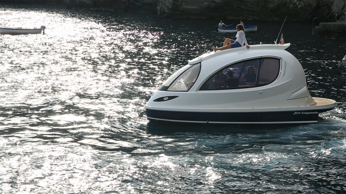 Jet Capsule: A Stylish Mini-Yacht - Airows