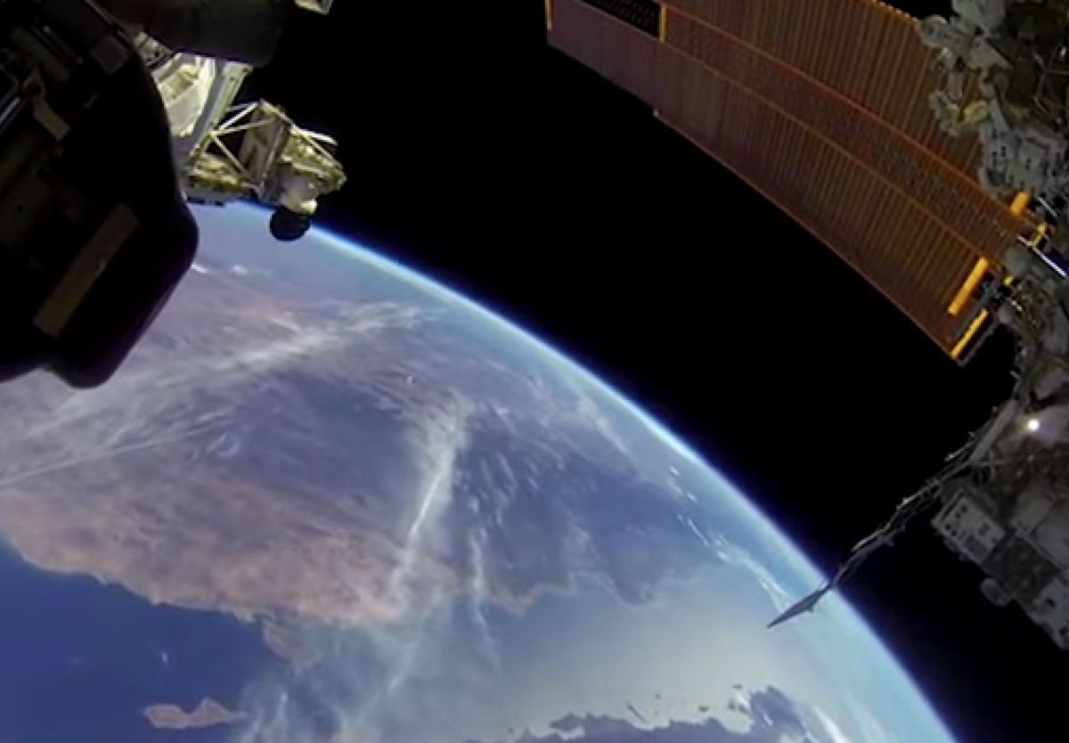 Astronaut Captures Spacewalk On GoPro - Airows