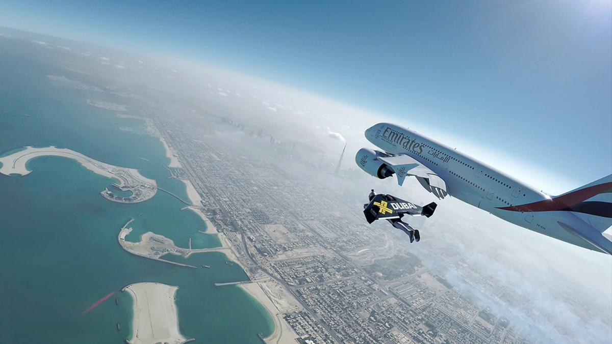 Breathtaking 4k Video Of Two Dudes Flying Alongside An Emirates ...