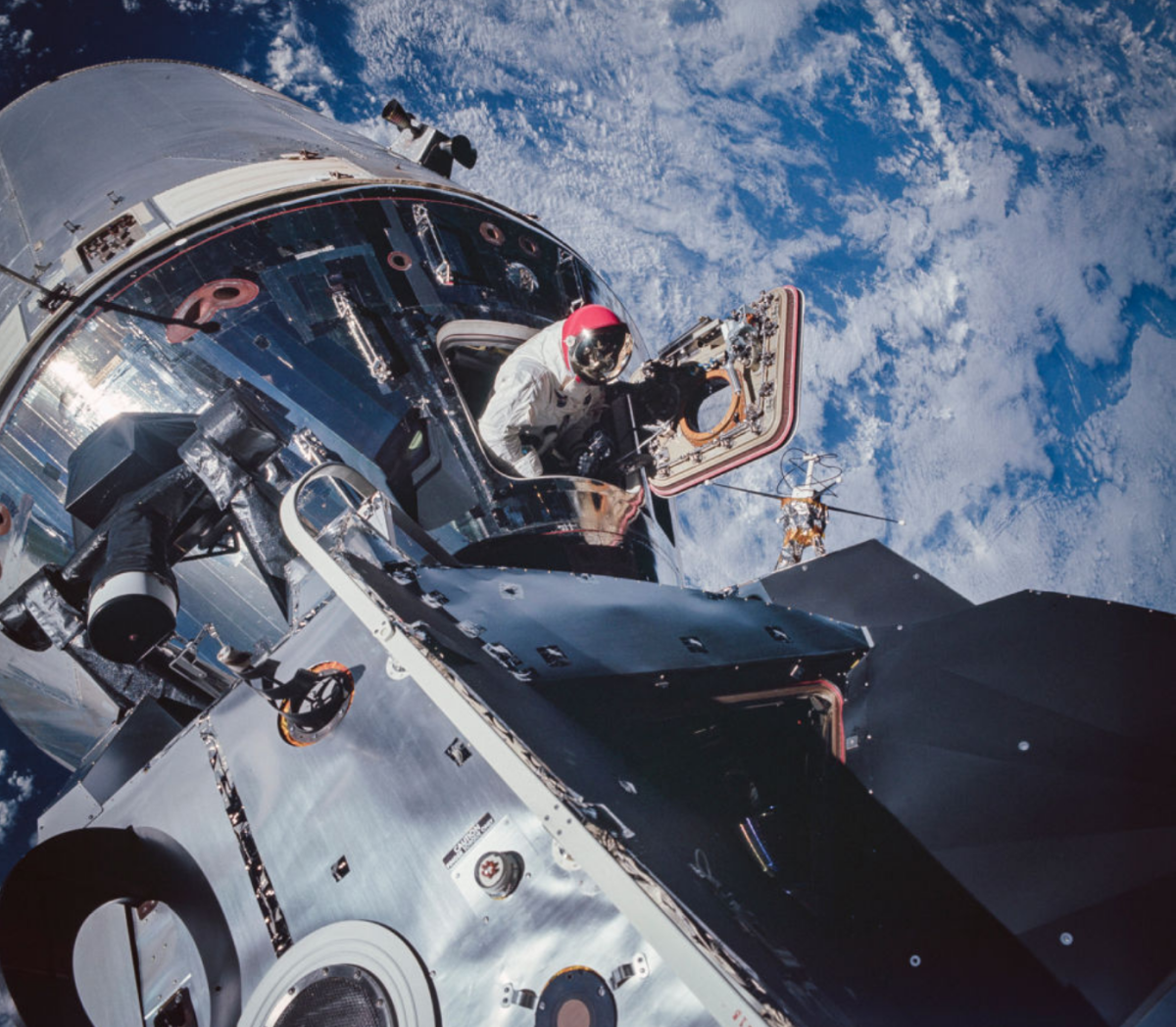 Impossibly Good Short Film Honors NASA's Apollo Program - Airows