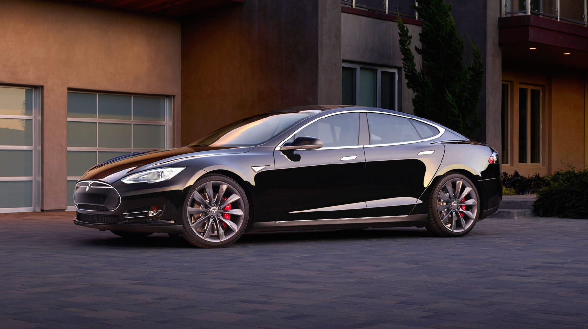 See Tesla's Incredible 'Summoning' Feature In Action - Airows