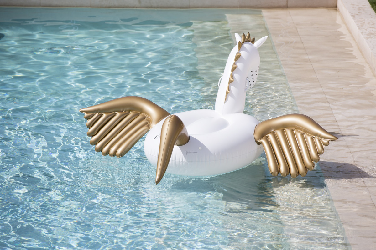 Instantly Upgrade Your Summer With These Luxury Inflatable Pool Toys ...