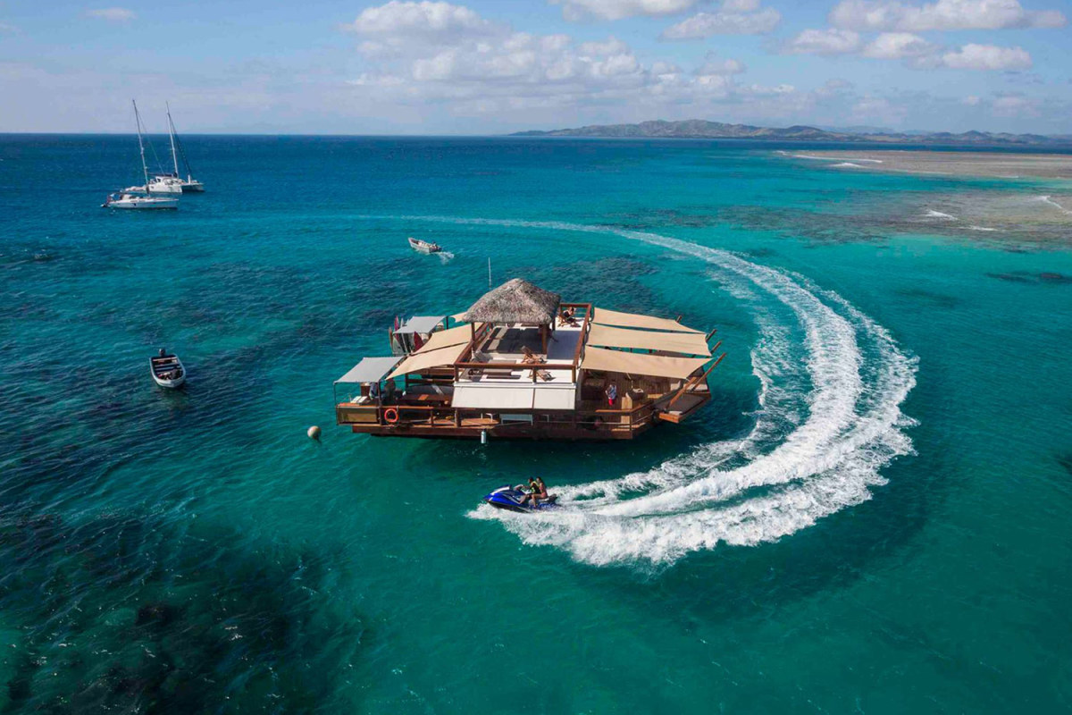 There's A Gorgeous Floating Bar Off The Coast Of Fiji - Airows