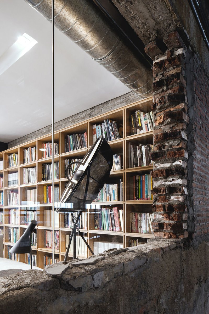 Inside a Vintage Glass Factory Turned Impossibly Gorgeous Office - Airows