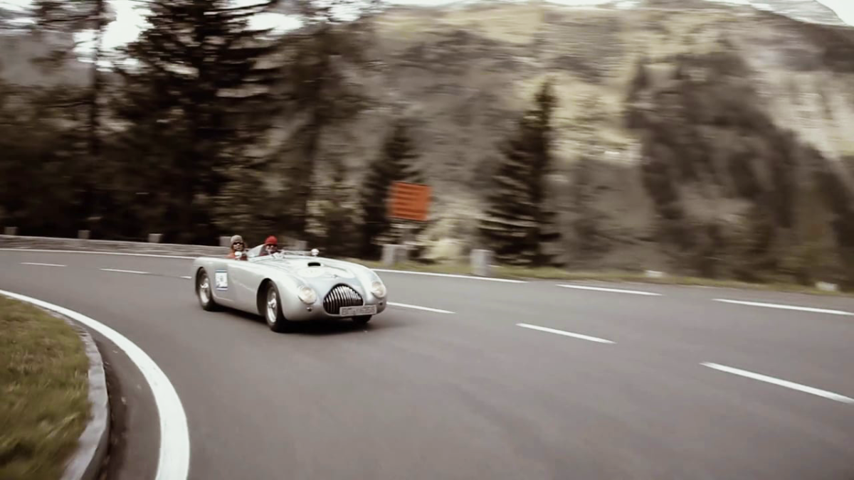 Feast Your Eyes on This Footage of Classic Cars Attacking Racetracks ...
