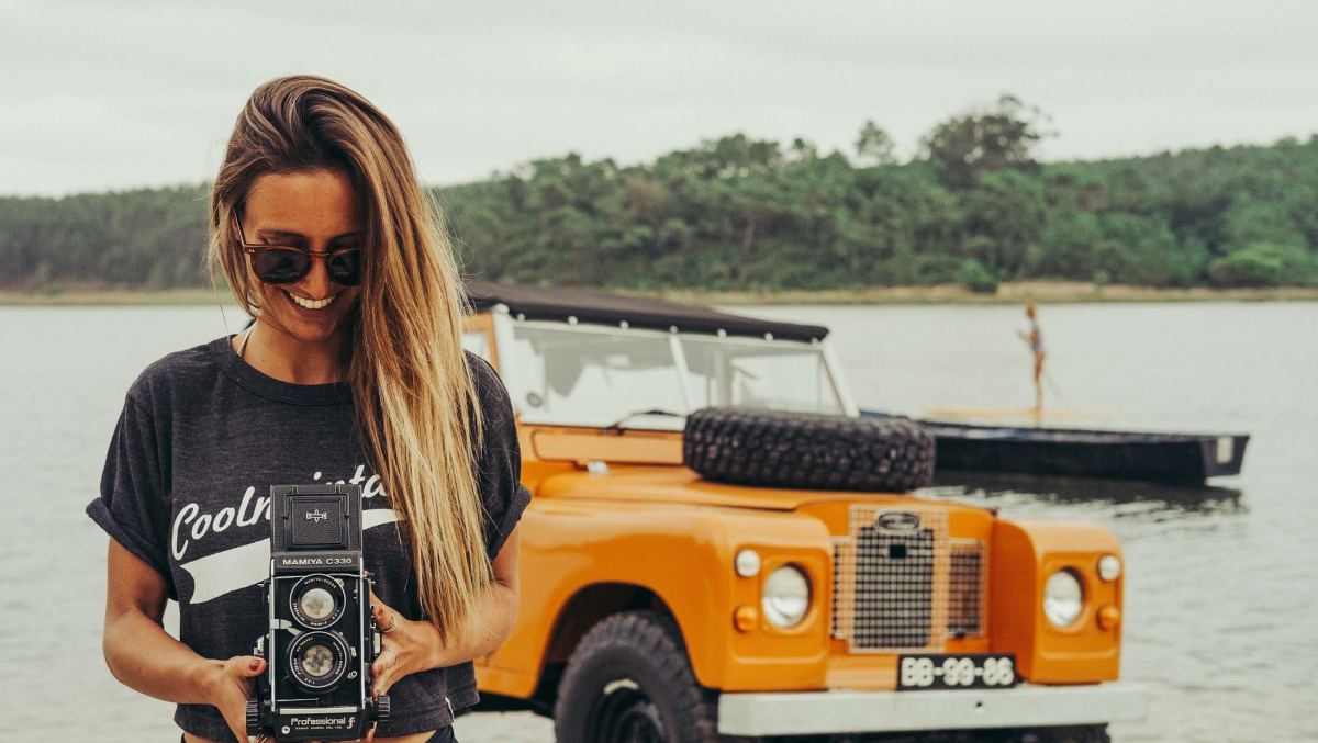 This Video Proves a Vintage Land Rover Is the Ultimate Lake Day ...