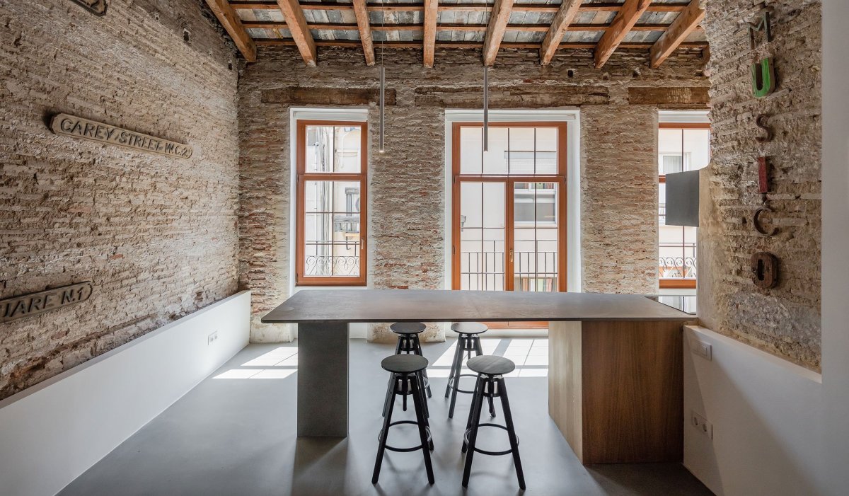 Architect Turns Abandoned Apartment Into Beautiful Living Space - Airows