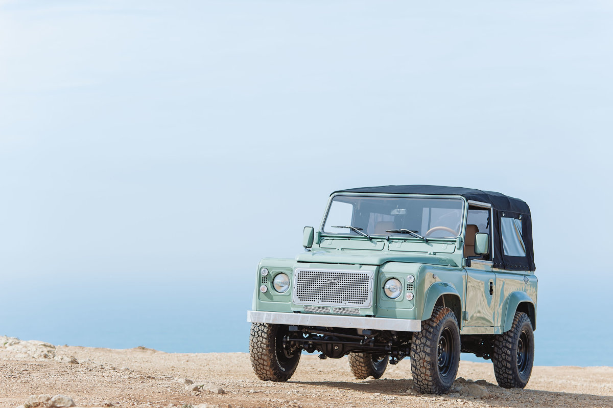 Car Porn: Custom 2002 Land Rover Defender - Airows