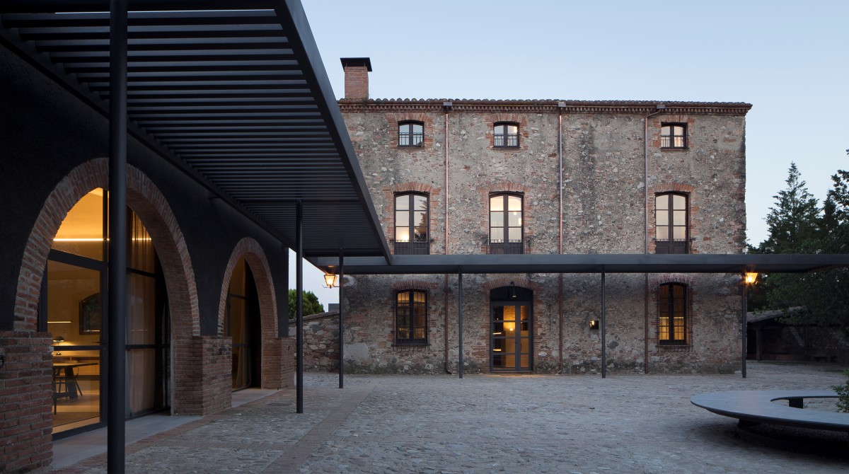 This Renovated Farmhouse Is Beyond Beautiful - Airows