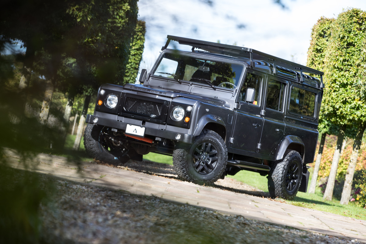 Feast Your Eyes on This Avant-Garde Custom Defender - Airows