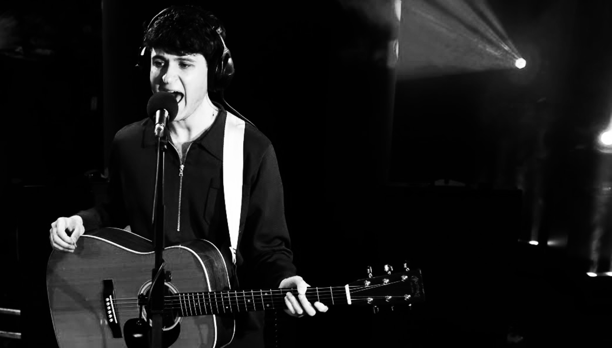 Vampire Weekend Cover a Different 'Sunflower' in BBC Radio Performance ...
